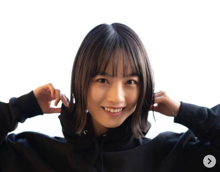 TOMOOはピアノが得意なシンガーソングライター！学歴・経歴を詳しく解説